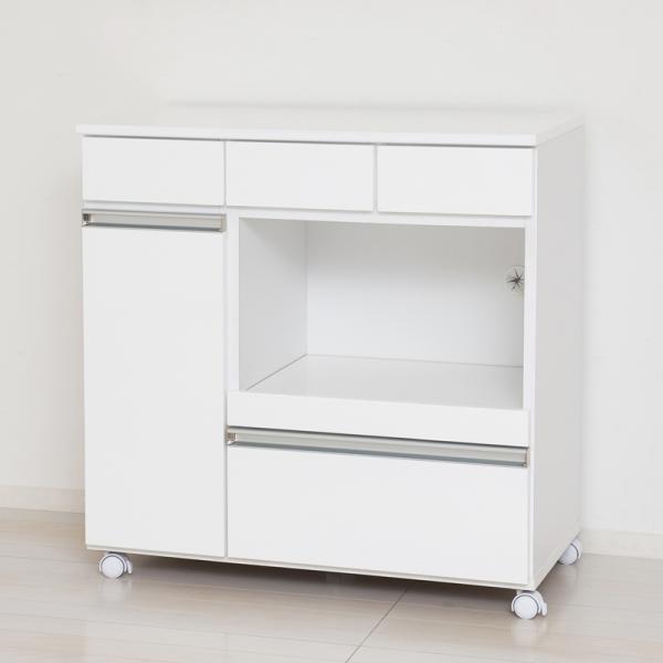 天板と前面は光沢のある美しい鏡面仕上げで、高級感があります。上部は小物整理に便利な引出し、扉収納と下部引出しは食器や食品類をたっぷり収納できます。スライド棚と下部引出しは、スライドレールで出し入れがスムーズです。背面も化粧仕上げですので、間...