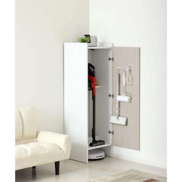 掃除用具や生活用品のストックをまとめてすっきり収納できます！扉を閉めれば生活感を隠せてスッキリ。組立時に「左開き」か「右開き」をお選びいただけます。地板下には約15ｃｍのスペースがあり、ロボット掃除機が入ります。便利な2口コンセント付き。【...