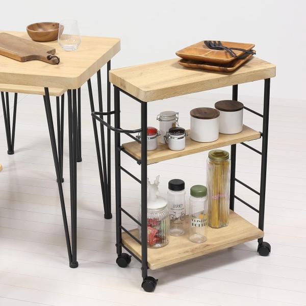 リビングやダイニングで活躍するスリムで場所をとらないワゴン。同じシリーズで合わせて使えば統一感のある空間が完成します。一般的なダイニングテーブルの高さに合わせていますので、サブテーブルとしてお使いいただけます。また25cmとスリムなので、す...