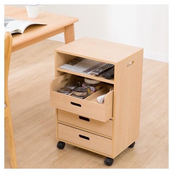 リモコンやタブレット、ティッシュ、雑誌などが散らからない部屋をつくるマルチワゴン。●リビングやダイニングで散らかりがちな小物をまとめて収納。●テーブル下に収まり、場所をとらず邪魔になりにくいです。●3段の引出し付きで、整理整頓して収納できま...