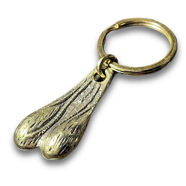 ・アメリカンカジュアルなデザインとユーモアを兼ね備えた、ブルズボール（牛の睾丸）モチーフのキーリングです。トラック文化やアメカジ雑貨の象徴として人気があり、持つだけで個性が光ります。・欧米では幸運を呼ぶお守りとして重宝されておりバイカーやド...