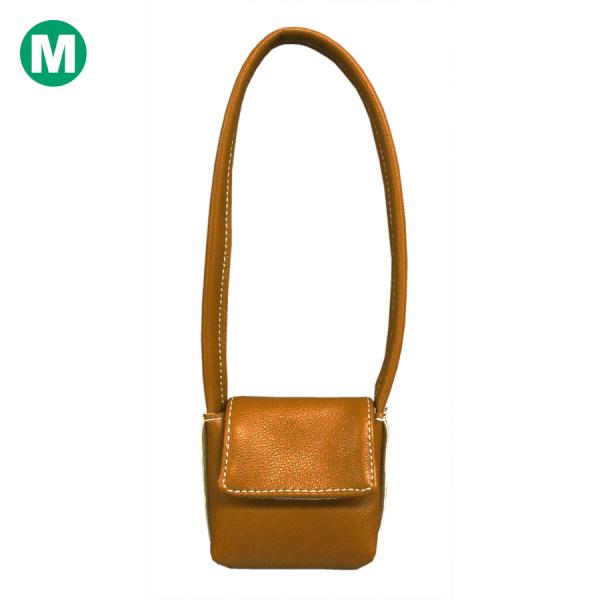 シンプルで合わせやすい、ぬいぐるみ用のショルダーバッグ。蓋はマジックテープで開閉できます。≪Bear Wear(ベアウェア)とは？≫株式会社かなるオリジナルのぬいぐるみ用お洋服です。年に2回、新作を発表しており、定番アイテムから記念日の衣装...