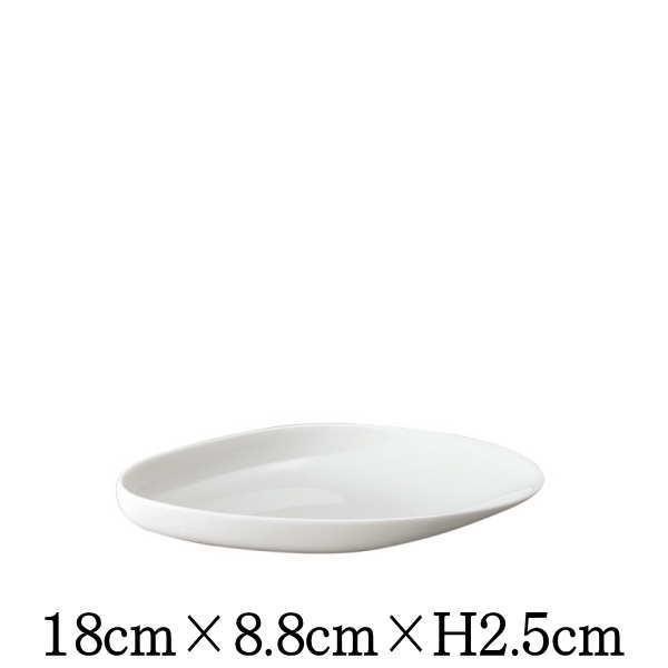 【サイズ】 18cm×8.8cm×H2.5cm【カラー】ホワイト　　　　　※画像と実際ではモニターや光の加減で多少色合いが異なる場合があります。【素材】白磁【取り扱い】電子レンジ○、食洗機○、直火×、オーブン×  【用途】 前菜、アンティパ...