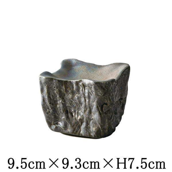 【サイズ】9.5cm×9.3cm×H7.5cm【カラー】黒結晶（金属的な発色には個体差があります）　※撮影時の光の加減、モニターの加減により画像と実物の色合いや濃淡が変わります。予めご容赦くださいませ。【素材】磁器【取り扱い】電子レンジ○、...