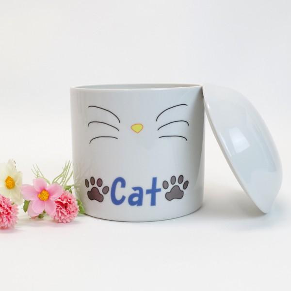 愛猫用のペット骨壷です。4寸（直径約12cm）サイズはどの猫ちゃんでもお納めいただけます。小さな猫ちゃんの場合には空間が広く空くこともございます。側面に猫の顔のプリント入り。直径約12cm　高さ約14.5cm※骨壷部分（蓋なしの状態）の高さ...