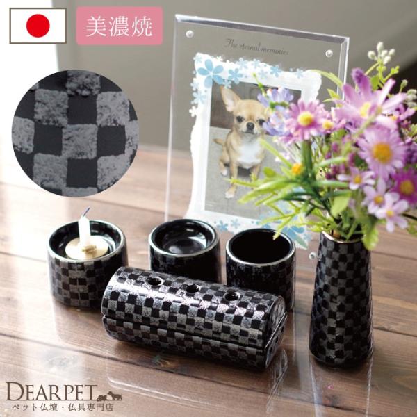 ▼詳細サイズ:(花立て)直径4.1×高9.3cm(水入れ)直径4.4×高4.3cm(ろうそく立て)直径5.4×高3.6cm(香皿)幅11.2×奥行4.5×高4.1cm (供物皿)直径4.8×高3.6cm※最も広い箇所で計測付属品:香皿用カー...