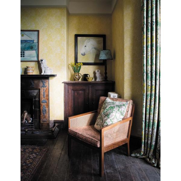 1875年にモリスによって製作されたデザインで、生地と壁紙の両方が製作された数少ない作品のひとつ。シンプルかつ美しいリピートを好むベン・ペントリースのお気に入りデザインのひとつです。【壁紙スペック】国名：イギリス規格：巾52cm×10ｍリピ...