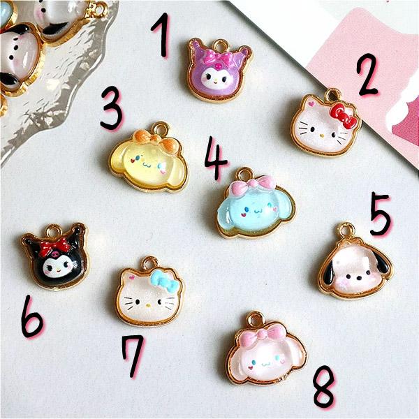 こちらはプラスチックで出来た色んな動物のお顔のチャームです。全部で10種類！写真1枚目は透明じゃないお顔、写真2枚目は半透明な感じのお顔になっています。お好きな動物をお選びください♪【販売単位】1個【サイズ】縦: 約12-15mm, 横: ...