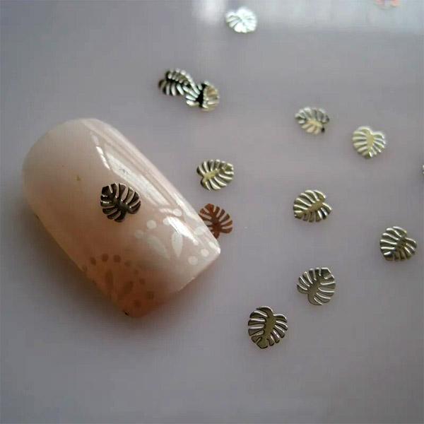 ネイルアートもしくはレジンアートにぴったり！こちらは「モンステラ」です。ハワイやグアムみたいな南国っぽさが、夏でも冬でも心をひきつけます♪表と裏とで色が違います。裏にはメッキ加工が施されていないためですが、赤茶な感じの意外といい色に仕上がっ...