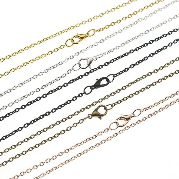 アクセサリーなどに使える華奢な感じのカニカンチェーンです。チェーンのタイプは小判チェーンで、リング1つは長さが約3mm、幅が約2mmとなっています。カラーは写真1枚目の上側から順に、イエローゴールド、ホワイトゴールド(ロジウム)、ブラック、...