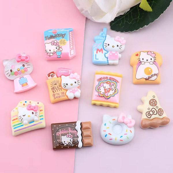 スイーツになっちゃった猫ちゃんの貼り付けプラパーツです！計10種類。チョコとかピザとかケーキとかガムマシーンとか…？各パーツの裏は貼れるように平面になっています。各種類1つずつ、計10個の販売となります。【サイズ】中央下の板チョコ: 約17...