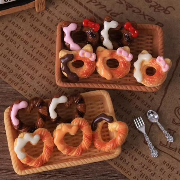ネコの形、もしくはハートの形をしたパンです！それぞれチョコ味になっていたり、いろいろなクリームが乗っていてとっても美味しそう♪いずれかの形のパンから5種類をそれぞれ1つずつ、計5個セットでの販売となります。トレー、スプーンやフォークなどは商...