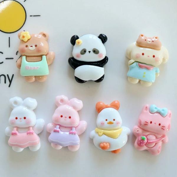 かわいい動物たちの貼り付けプラパーツです！ネコやウサギなどで計7種類。みんなとってもかわいいです♪各パーツの裏は貼れるように平面になっています。各種類1つずつ、計7個の販売となります。【サイズ】約 縦20〜25mm x 横15〜20mm【素...