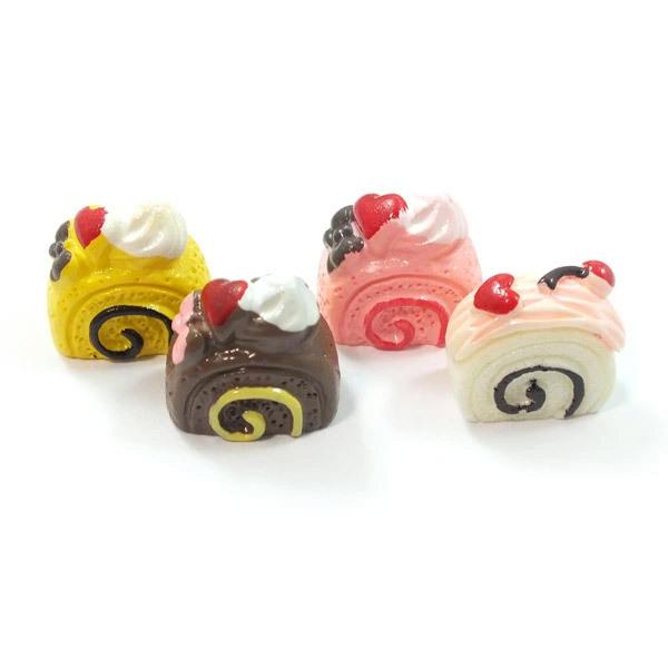 ロールケーキのスイーツデコパーツです！3つのお味がありますので、お好みや使うシーンにてお選びください。手作りの部分があり1つ1つ微妙に異なりますので、何卒ご了承くださいませ。【販売単位】5個【サイズ】縦11mm x 横16mm x 高さ17...