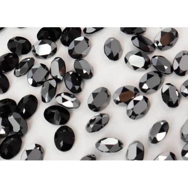 ジェットヘマタイト。オーバル型で約14×10mm の大きさです。型番：43512601MC OVAL MAXIMA 14×10mm JET HEMAYITE UNFOILEDこちらのページはファンシーストーン(裏面が平面ではない)です。また...