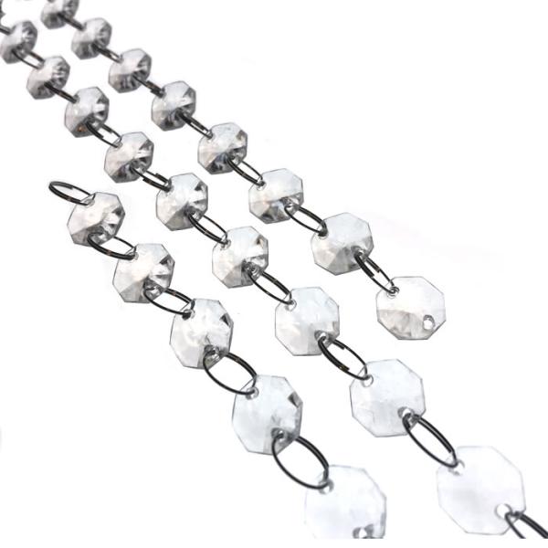 一度のご注文では全て同じピッチの揃ったものをご用意いたします。並べて吊るした時に玉の位置がキレイに揃い、長さのバラつくこともなく、プロ仕様の仕上がりにご満足いただけます。※価格は1m×1本の金額になります。クリスタルカーテン用クリスタルチェ...