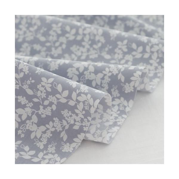 小さな花をたっぷりと咲かせた小枝をシルエットで描いた『branche（ブランシュ）』。 青みがかったラベンダーグレー地と白の植物柄が涼しげで上品なデザイン。 小物や洋服、インテリアなど幅広くお使いいただけます。■素材：コットン100％■生地...