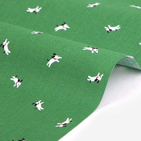 公園に集う様々な人たちをイメージした「 Park（パーク）」シリーズ。こちらの生地は「happy dog（ハッピードッグ）」、芝生のような緑色地に小さな犬が駆け回る北欧タッチのイラストが大人っぽい、おしゃれなコットン生地です。■素材：コット...