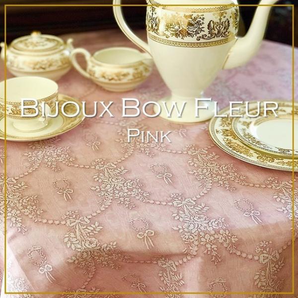 商品名：リボン柄のテーブルクロス 撥水加工:長方形/正方形/円形:ビジューボゥフルール:ピンク:Decor CLASSIQUE■ご注文を承りましてから製作する受注生産品です。お届けまでに1週間〜2週間ほど頂戴いたします。・正方形・長方形・円...