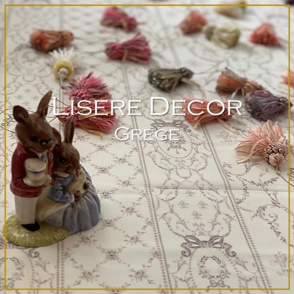 商品名：リボン柄のテーブルクロス 撥水加工:長方形/正方形/円形:リゼレデコール:グレージュ:Decor CLASSIQUE■ご注文を承りましてから製作する受注生産品です。お届けまでに1週間〜2週間ほど頂戴いたします。・正方形・長方形・円形...