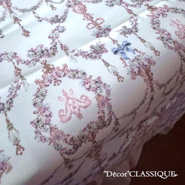 テーブルクロス：撥水テーブルクロス：エムフルーレット　ロージーベージュ：デコールクラシークエムの紋章が印象的な撥水加工地を使用したテーブルクロス■ご注文を承りましてから製作する受注生産品です。お届けまでに1週間〜2週間ほど頂戴いたします。・...