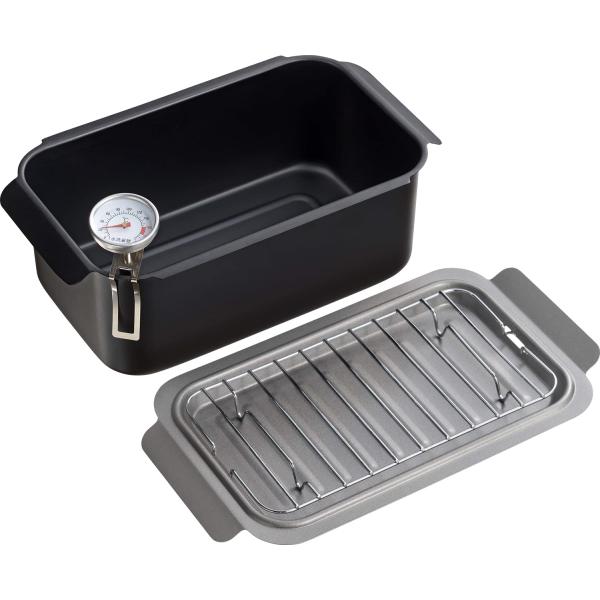 カラー：ブラックサイズ：角型揚げ鍋4点セットスタイル：温度計・アミ付商品サイズ:約 幅24×奥行14.3×高さ9cm、重量:約650g適正油量:760g生産国:中国素材: 鉄