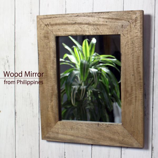 ( POINT! )シンプルでシック、アンティーク調の上品なスタイルでどんな部屋にもしっくりくるウォールミラー。天然素材を使用しているのでナチュラルテイストやアジアン、北欧など、様々なインテリアに馴染みます。リビングはもちろん、玄関や洗面台...