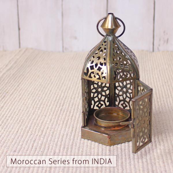 ( POINT! )繊細な透かし柄と色鮮やかなレリーフガラスが美しいモロッカンキャンドルホルダー。イスラム教のモスクを連想させるようなデザインが、まるで異国に来たかのような雰囲気を演出してくれます。キャンドルの灯りが透かし柄の模様を照らし、...