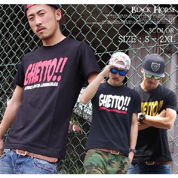 コミカルな躍動感のあるグラフィックメッセージがインパクト抜群なTシャツ。ヒップホップカルチャーを感じさせる「GHETTO」のバッドなメッセージをアーバンに仕上げたストリートに似合う一着。ブランド：BLACK HORSE（ブラックホース）サイ...