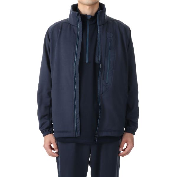 ＜商品説明＞インナーとしてもアウターとしても使用可能なミリタリーテイストを取り入れ、現代的なグリットフリース素材を使用したストレッチ性のあるフリースブルゾン。GRID構造による通気性と保温性を兼ね備えたフリース素材で、ポリウレタン混の為、程...