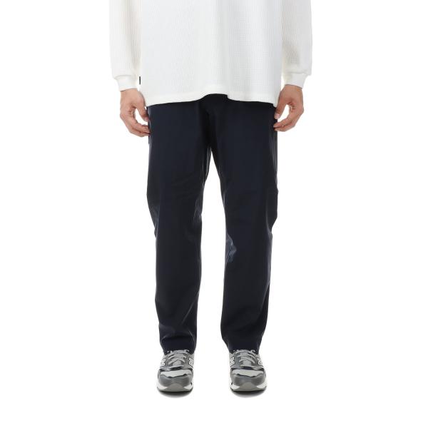 ＜商品説明＞ストレッチ性のスリムシルエットのアスレチックパンツ。素材は、ポリカーボネート製の疎水性多孔膜使用し、加水分解しにくく、製品長寿命化を実現。経糸、緯糸には特殊仮撚り加工糸を使用しており、マットで柔らかな質感、伸縮性が特徴です。ミニ...