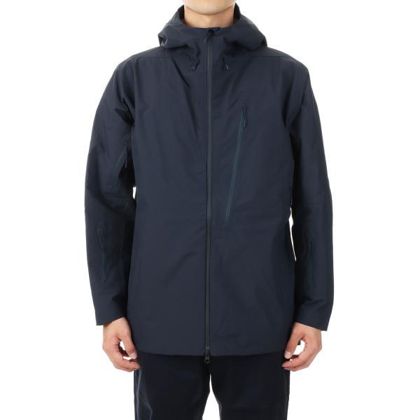 ＜商品説明＞フード一体型のRAINMAX〓ライトウェイトシェルパーカ。ブランドのアイコンでもある、極細のアクアガードコンシールファスナーポケットを7つ配し様々な用途に使用可能です。 肩から腕にアーチをかけて繋がるミニマムながら立体的に裁断を...