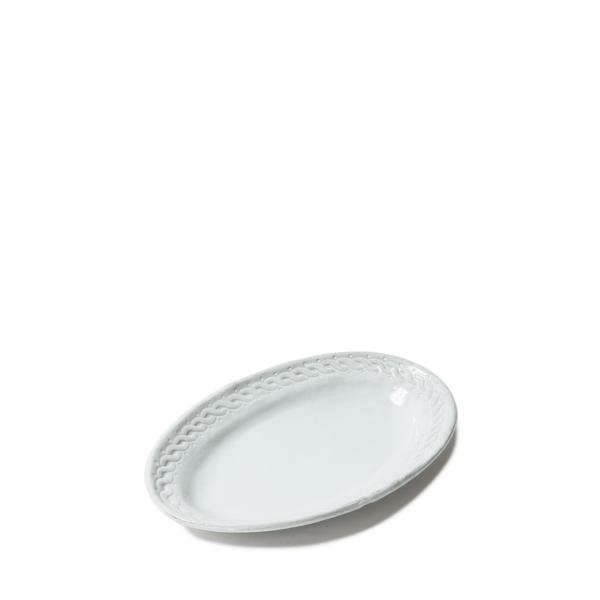 ＜商品説明＞日常使いしやすいサイズは、一人分のデザートやサイドメニューを盛り付けて。決して華やかなデザインとは言えませんが、見た瞬間に一目惚れした、自身の記憶が蘇ります。【Athens】チェーンをイメージして縁にあしらった、Athen(アテ...