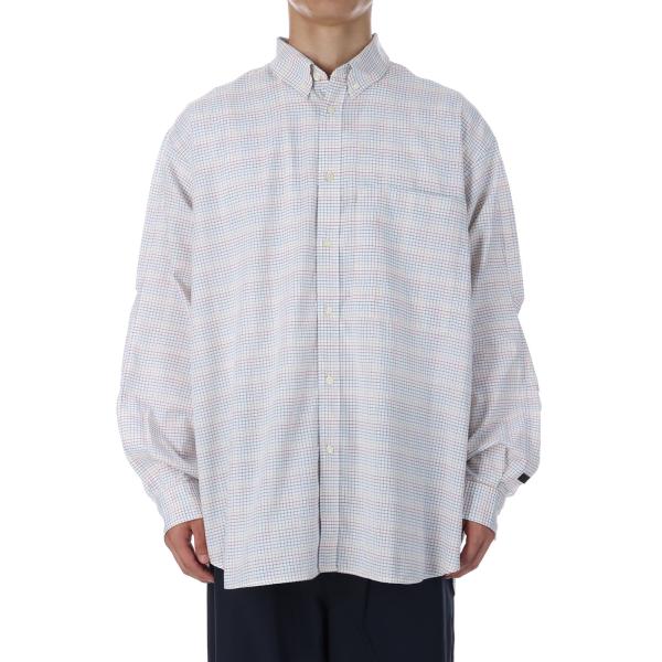 ＜商品説明＞オーバーサイズにデザインしたボタンダウンシャツ。胸のパッチポケットの中に小さなモバイルポケットを配し、シンプルながらも使いやすいディテールを加えています。ミリタリーウエアの特徴である袖のアクションプリーツを加えた、腕の可動域を広...