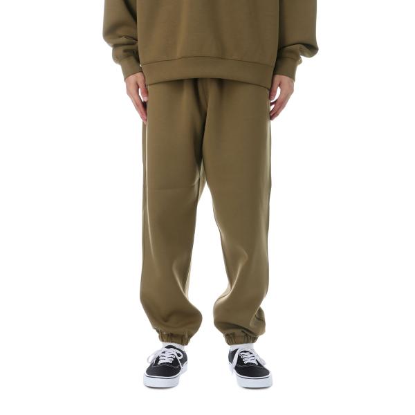 ＜商品説明＞ダンボールニット素材のスウェットパンツ。中空構造の空間により保温性・軽量性を実現。しなやかで肌触りの良い素材感も特徴です。着用者:身長180cm 体重65kg着用サイズ:L当店は正規取扱店です。ご安心ください。