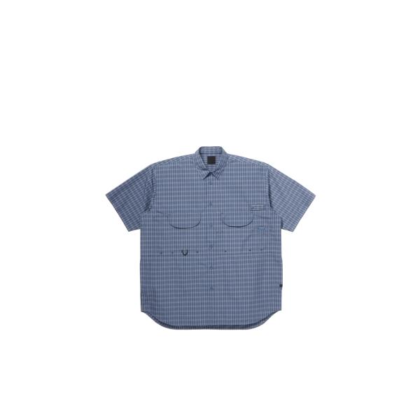 ＜商品説明＞【 Summer Plaids Collection 】1980年台のフィッシングシャツをベースに、機能素材でアレンジしたショートスリーブシャツ。フロントには複数のマルチポケットを配置。カード、携帯電話、ペン、 パスポートなど、...