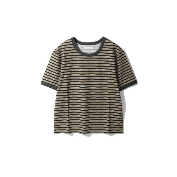 ＜商品説明＞薄手のコットン素材を使用したボーダーTシャツ。コンパクトなシルエットで、すっきりと着用できる一枚です。ムラ感のあるプリントボーダーが、ヴィンテージライクな表情を演出。落ち着いた配色で、シックにまとまります。当店は正規取扱店です。...