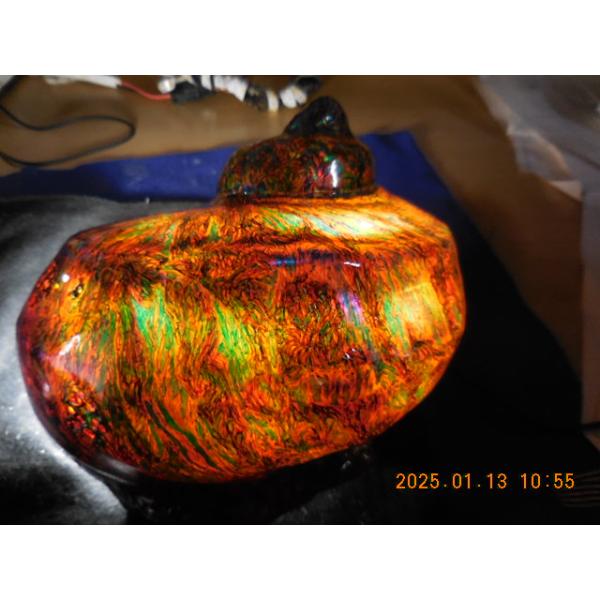 【発売日：2024年12月20日】夜光貝は螺鈿細工用の超大型円周径５5ｃｍ、デザインは開口部に紫龍を夜光貝の真珠層の輝きに合わせてカラー濃淡立体彩色で10色彩重ね仕上げ、サーフェイスレンダリング線画立体モデリングを採用した美しいシェルランプ...