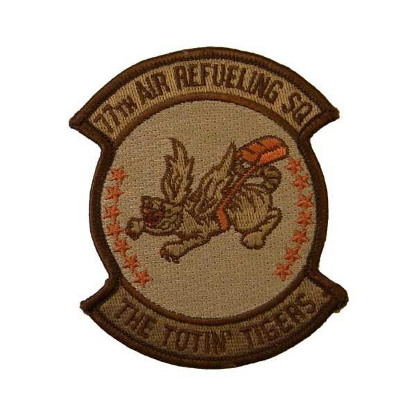 77TH AIR REFUELING SQ THE TOTIN' TIGERSのワッペン（Smallサイズ）アイロン装着可能です。大きさは約横8.5cm・縦10.2cmのスモールサイズです。洋服の胸・袖・カバンなどにつけてアクセントにどうぞ...