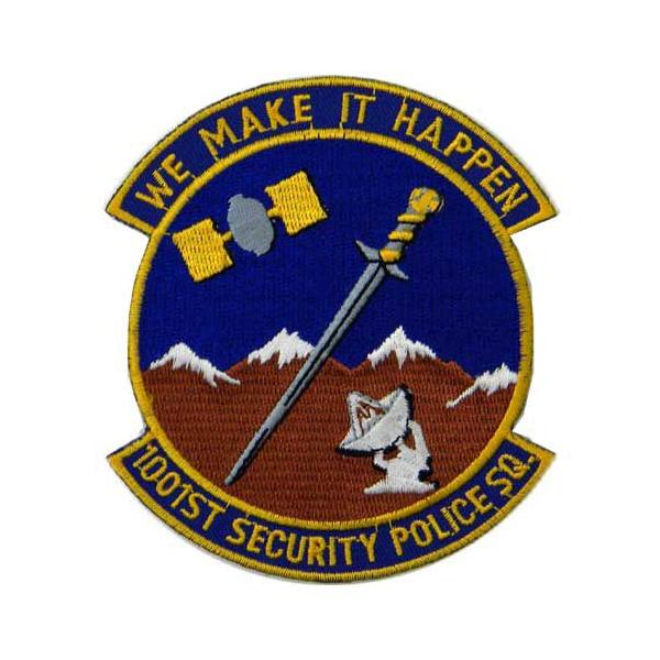 WE MAKE IT HAPPEN 1001st SECURITY POLICE SQのワッペン（Smallサイズ）アイロン装着可能です。大きさは約横9cm・縦10cmのスモールサイズです。洋服の胸・袖・カバンなどにつけてアクセントにどうぞ...