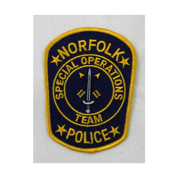 NORFOLK POLICE SPECIAL OPERATIONS TEAMのワッペン（Smallサイズ）アイロン装着可能です。大きさは約横7.8cm・約10.7cmとスモールサイズです。洋服の胸・袖・カバンなどにつけてアクセントにどうぞ。...