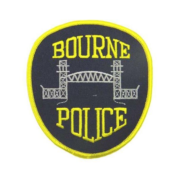 BOURNE POLICEのワッペン（Smallサイズ）アイロン装着可能です。大きさは約横9.2cm ×　縦10.2cmでスモールサイズです。洋服の胸・カバンなどにつけてアクセントにどうぞ。ワッペンSmallサイズのみ、10枚までネコポス発...