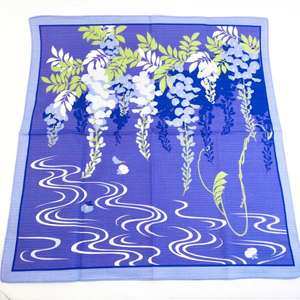 花景色 藤 風呂敷生地としてスタンダードなシャンタン生地を、伝統ある型友禅の技法でプリントしています。綿100％タペストリーとしてだけでなく、スカーフやミニバッグとしてお弁当箱包みとしてさまざまなシーンで使い分けのできるふろしきとして幅広く...