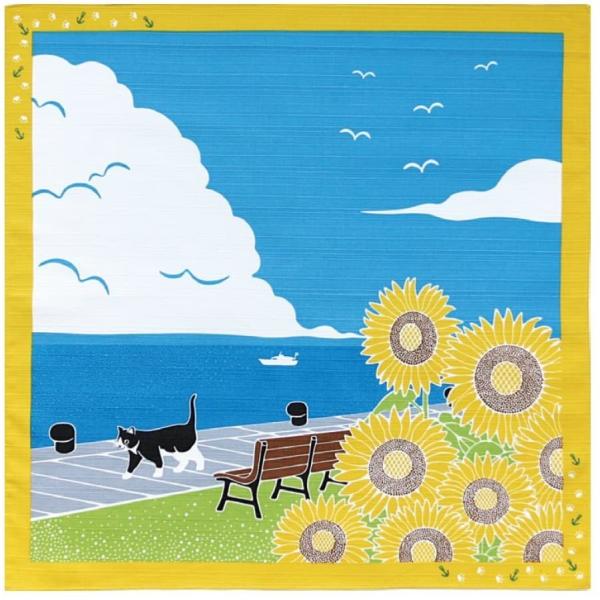 たまのお散歩 小風呂敷向日葵 8月お昼寝とお散歩が大好きな猫のたま。四季折々の景色の中をのんびりお散歩中風呂敷生地としてスタンダードなシャンタン生地を、伝統ある型友禅の技法でプリントしています。綿100％タペストリーとしてだけでなく、スカー...