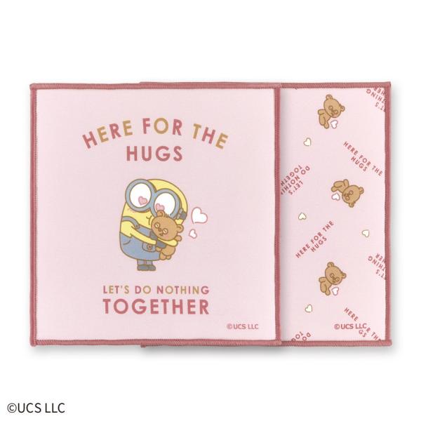 ミニオンズ ミニタオル 2枚セットBOB＆TIM ハグ15×15cmの小さなハンカチ。2カバンの中にもすっぽり入るミニハンカチ。2枚セットでギフトにもおすすめです♪サイズ：15×15cm本体：表　綿100％裏　タオル　綿100％日本製この商...