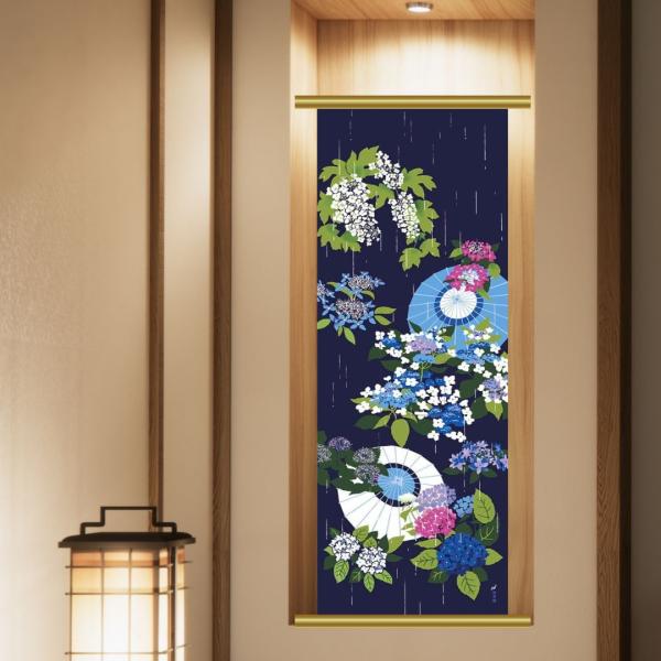 濱文様　絵手ぬぐい 春五月雨に紫陽花雨粒でより輝く紫陽花の花々手拭い本来の製法のため、切りっ放しで両端処理はされていません。裁断位置によって寸法が前後する場合がございます。使い始めに出るほつれは切りそろえてください。捺染絵手ぬぐい日本の伝統...