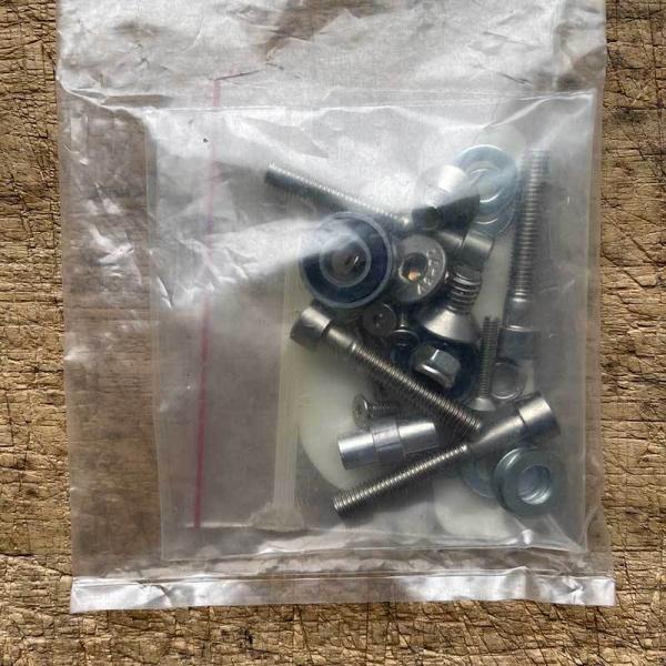 e13 BOLT KIT STAINLESS DRSDRS CHAIN GUIDE用のステンレスボルトキット※デザインは予告なく変更となる場合がございます。※ご覧頂く環境により色・素材の見え方などが実際の商品と多少異なることがございます。