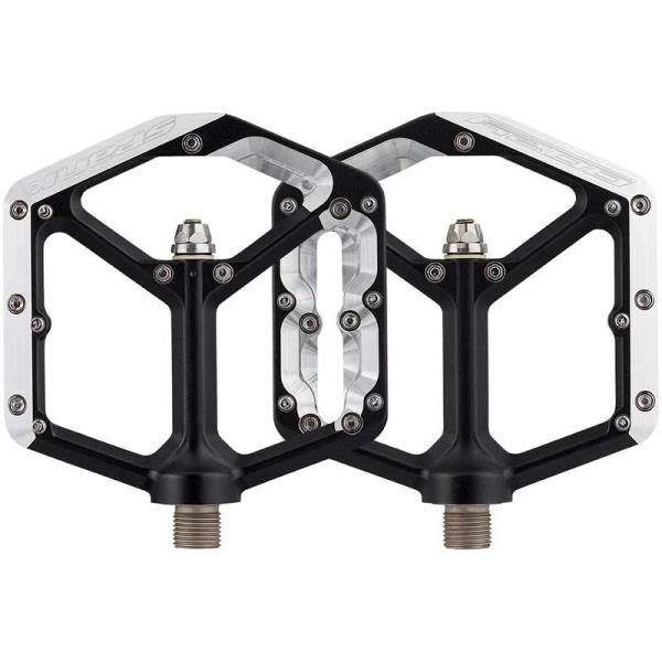 OOZYペダルは、超薄型12mm鍛造合金ボディ、鍛造中空テーパー軸、シールベアリング/ IGUSブッシングアセンブリを特長とし、SPANK Industriesの最先端のCNC加工設備で、重量を最適化しています。18本のスチールピンが巨大な...