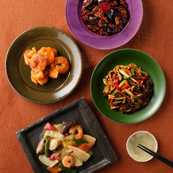 著名な百貨店のデパ地下グルメで馴染みの深い中華の惣菜専門店「四陸（フォールー）」。中華料理の名人たちが研究・開発したレシピを基に熟練の職人が手づくりしました。海老のプリプリした食感が際立つ海老のチリソースや青椒肉絲など、定番人気の４種を詰合...