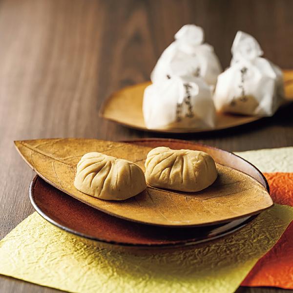 国産100％の栗を使用した栗きんとん。栗と味を引き立てるだけの砂糖を練り合わせた岐阜県中津川市の銘菓です。商品内容栗きんとん約23g×10個商品サイズ(mm)：約285×118×42重量(g)：約329賞味期限：製造日より冷凍30日7大アレ...